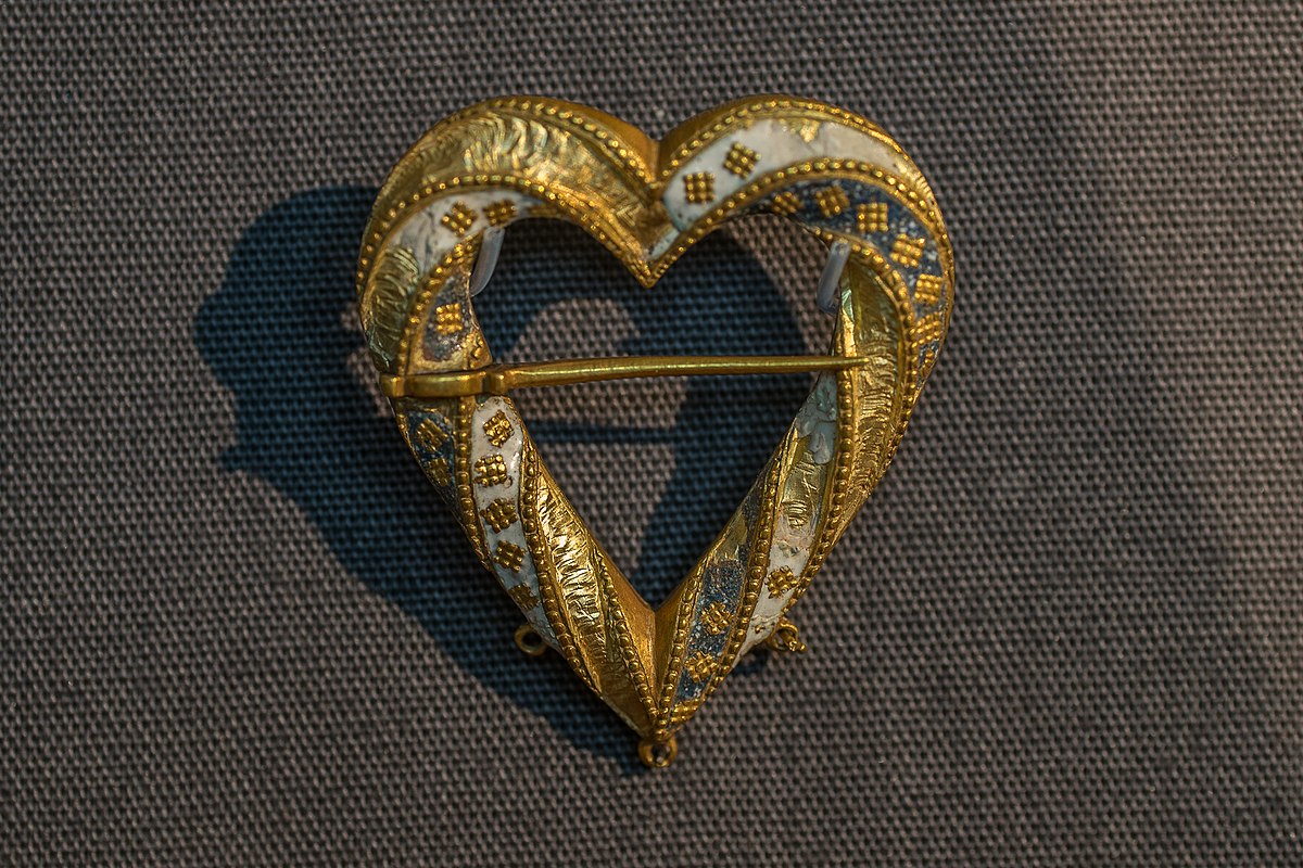 Largest hoard of hammered gold coins ever found - Detecting Finds